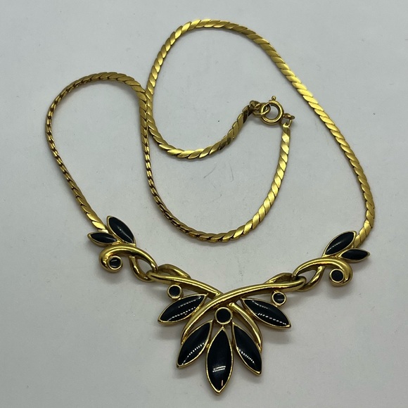 Trifari | Jewelry | Trifari Vintage Gold Tone Leaf Necklace With Black ...